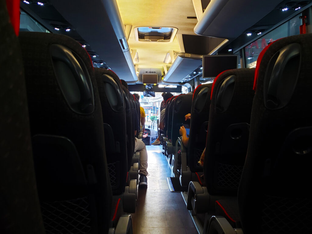 Soluções Completas Em Logística De Transporte - Vans Tour